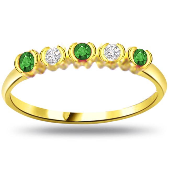 Diamond Emerald Cut Rings, Yellow Gold Engagement Rings - Surat Diamond